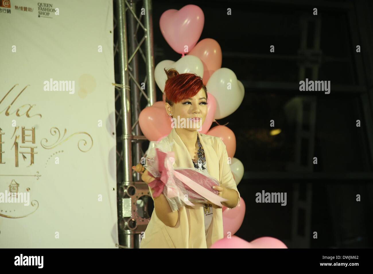 Singer Della poses for a photocall after her concert in Taipei,China on ...