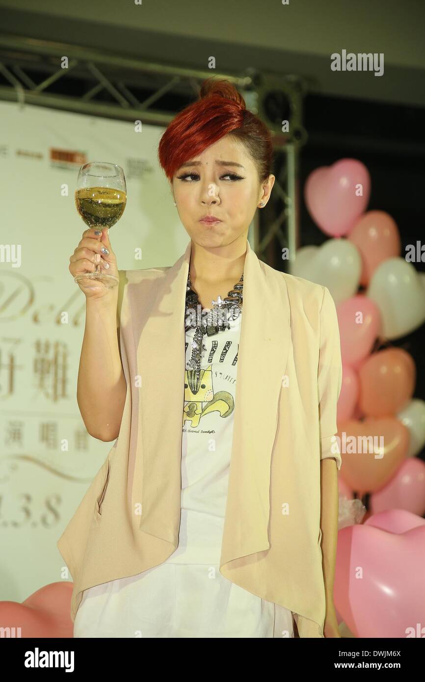 Singer Della poses for a photocall after her concert in Taipei,China on ...