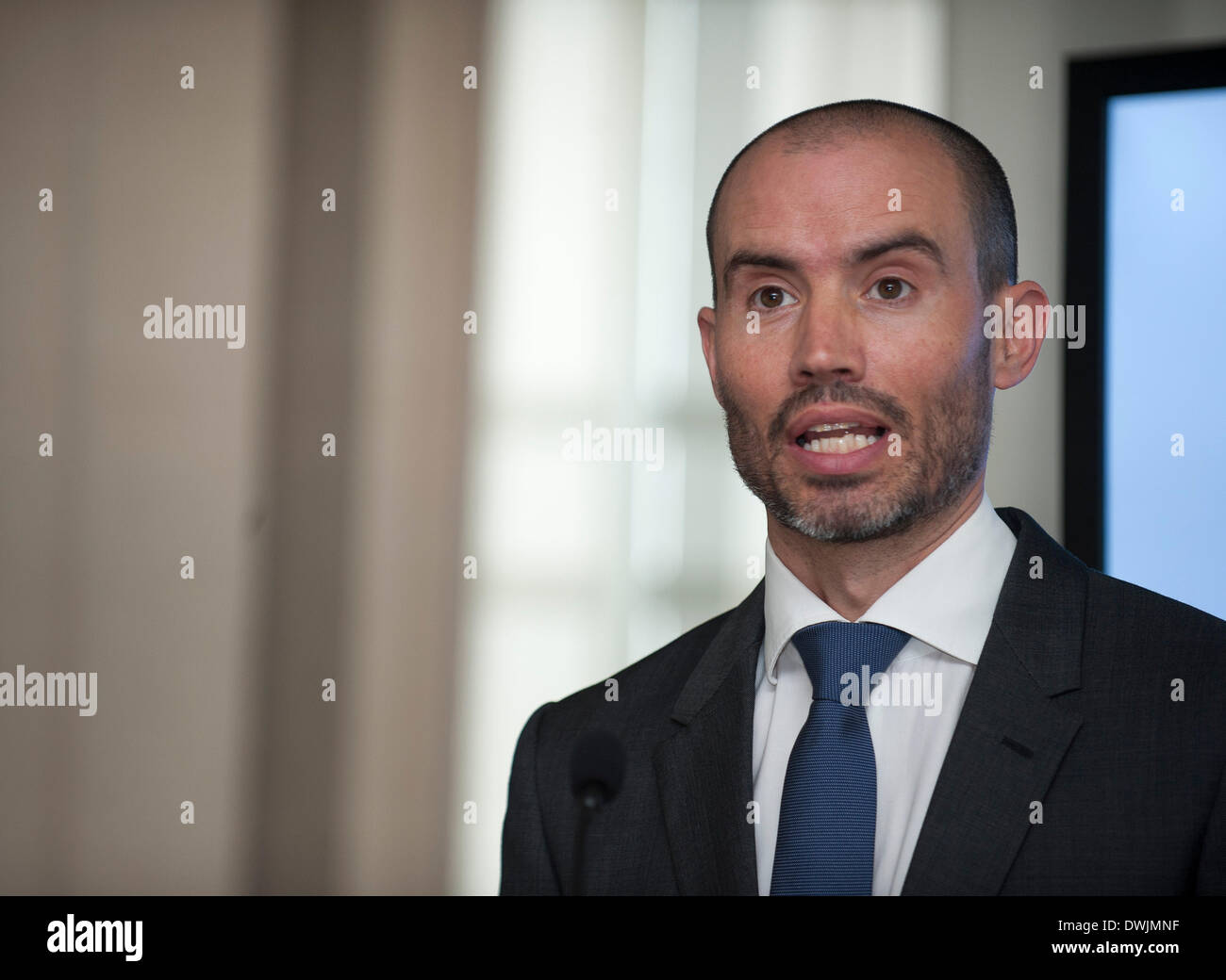 Cambridge oxford mens boat hi-res stock photography and images - Alamy