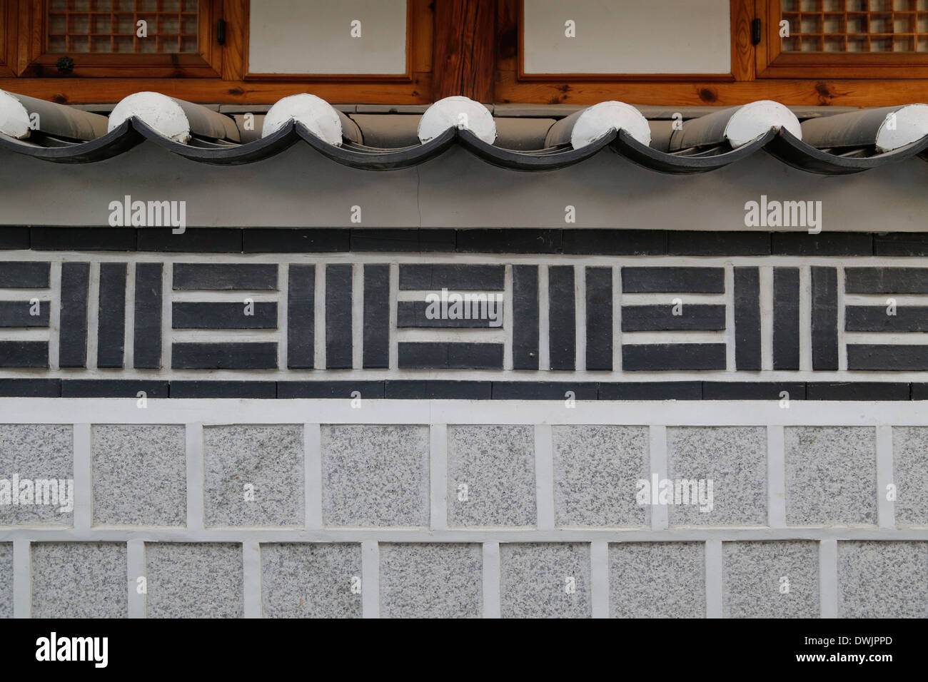 Korean Traditional Wall and Window Stock Photo - Alamy