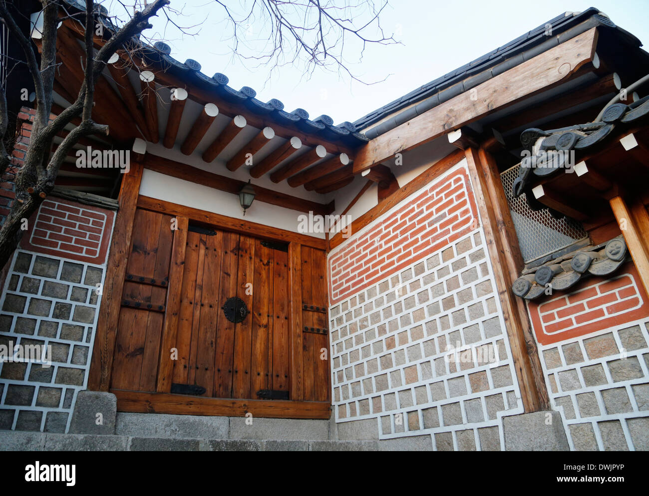 Korean Traditional front gate Stock Photo - Alamy