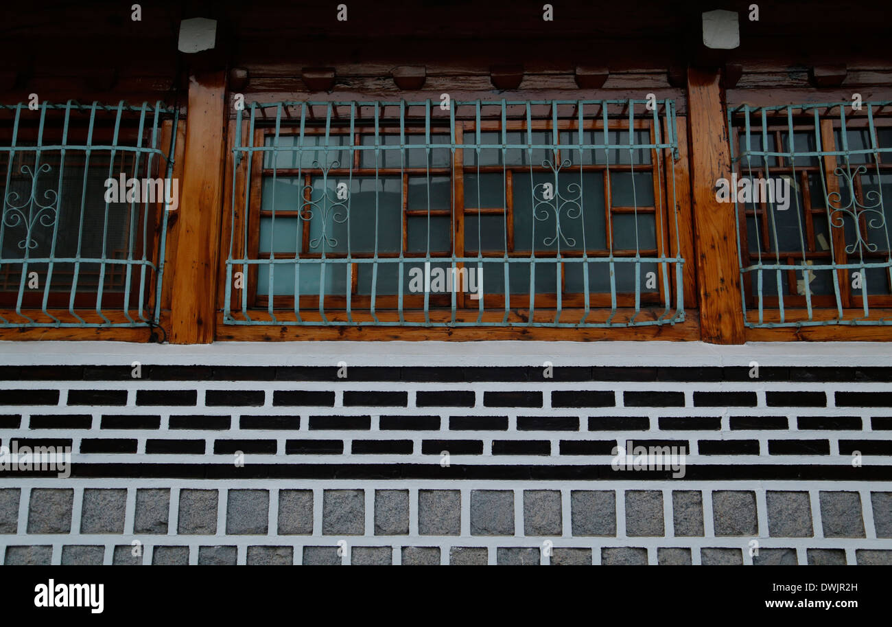 Korean Traditional Window and Wall Stock Photo - Alamy