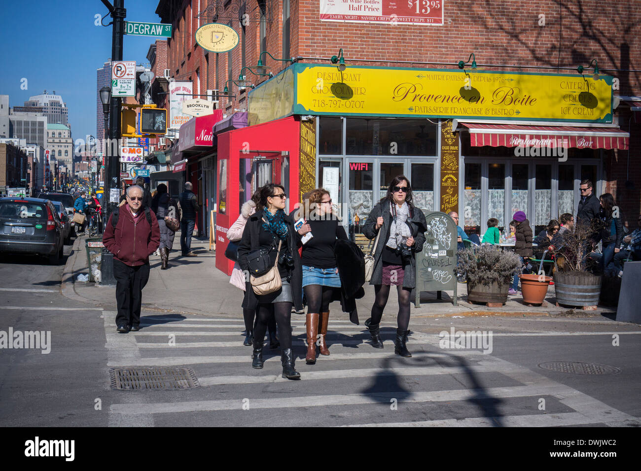 Restaurants and shopping along Smith Street in the Carroll Gardens ...