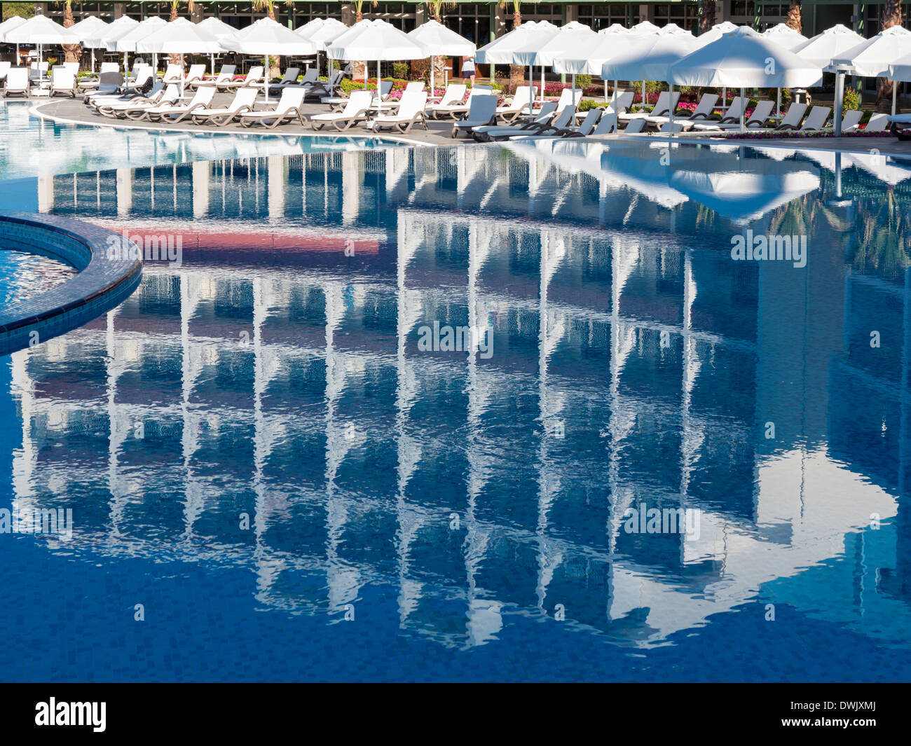 High rise hotel pool hi-res stock photography and images - Alamy