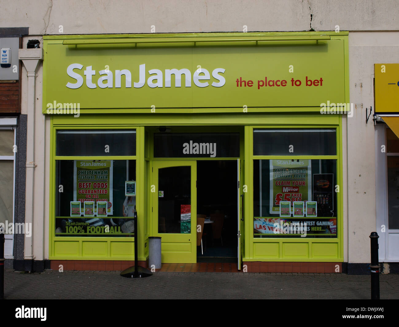 Betting office uk hi-res stock photography and images - Alamy