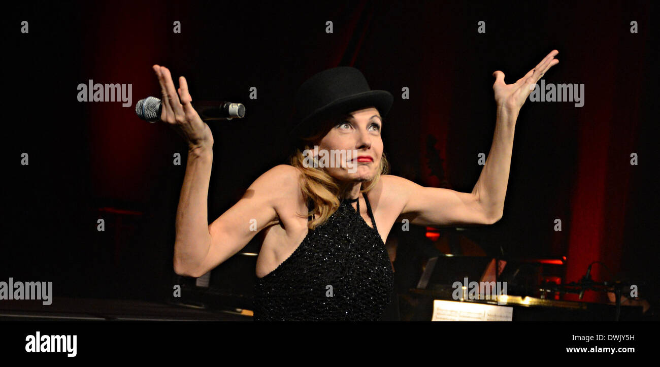Ute lemper chicago hi-res stock photography and images - Alamy