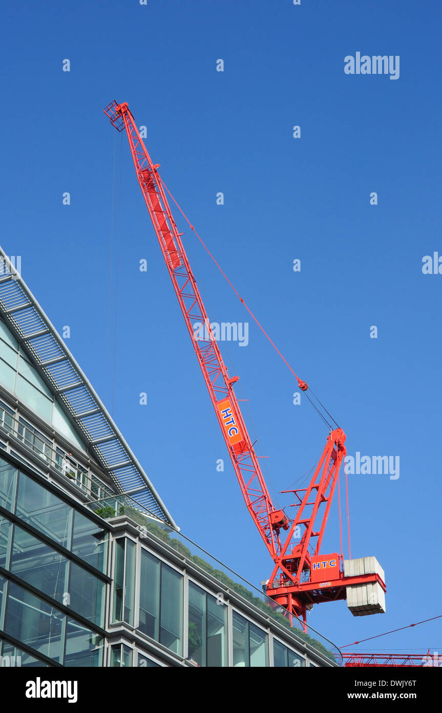 Red tower crane hi-res stock photography and images - Alamy