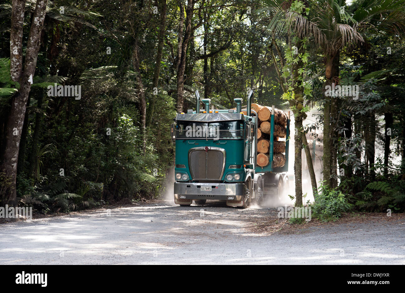 Logging truck new zealand hi-res stock photography and images - Alamy