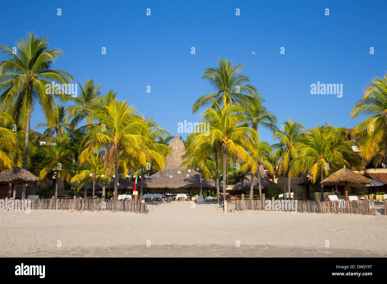 Playa La Ropa, Zihuatanejo, Guerrero, Mexico Stock Photo - Alamy