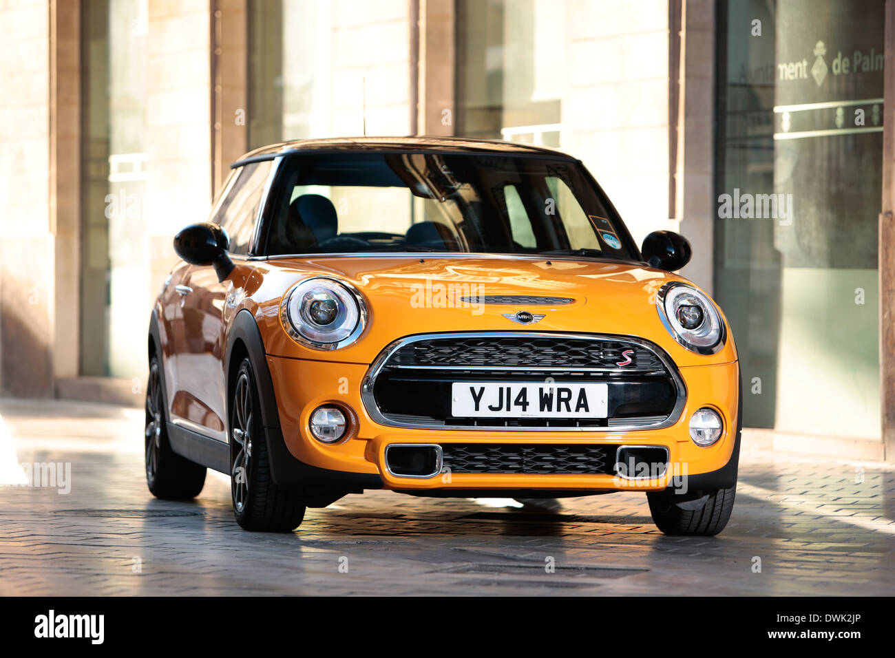 2014 mini cooper new mini Stock Photo - Alamy