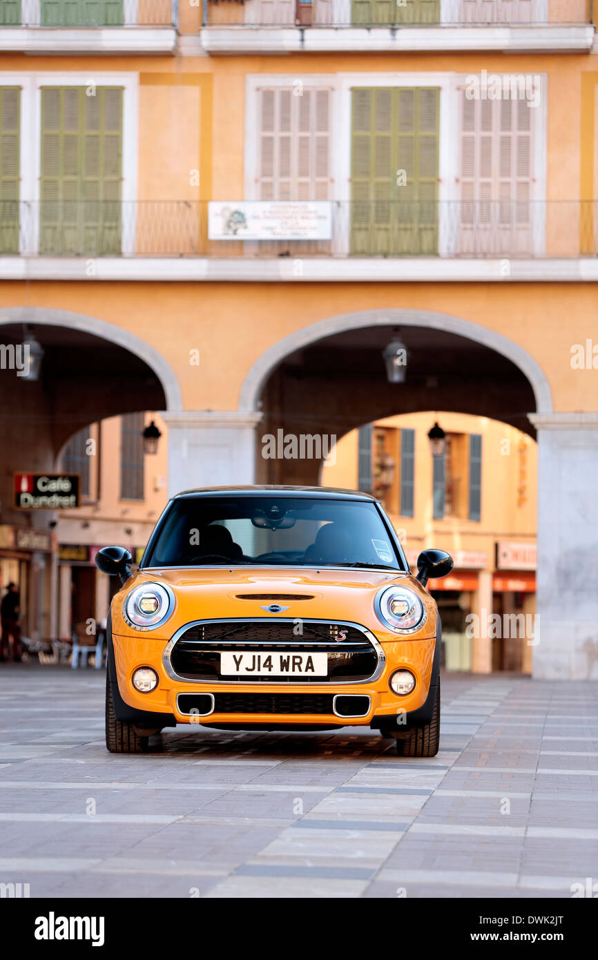2014 mini cooper new mini Stock Photo - Alamy