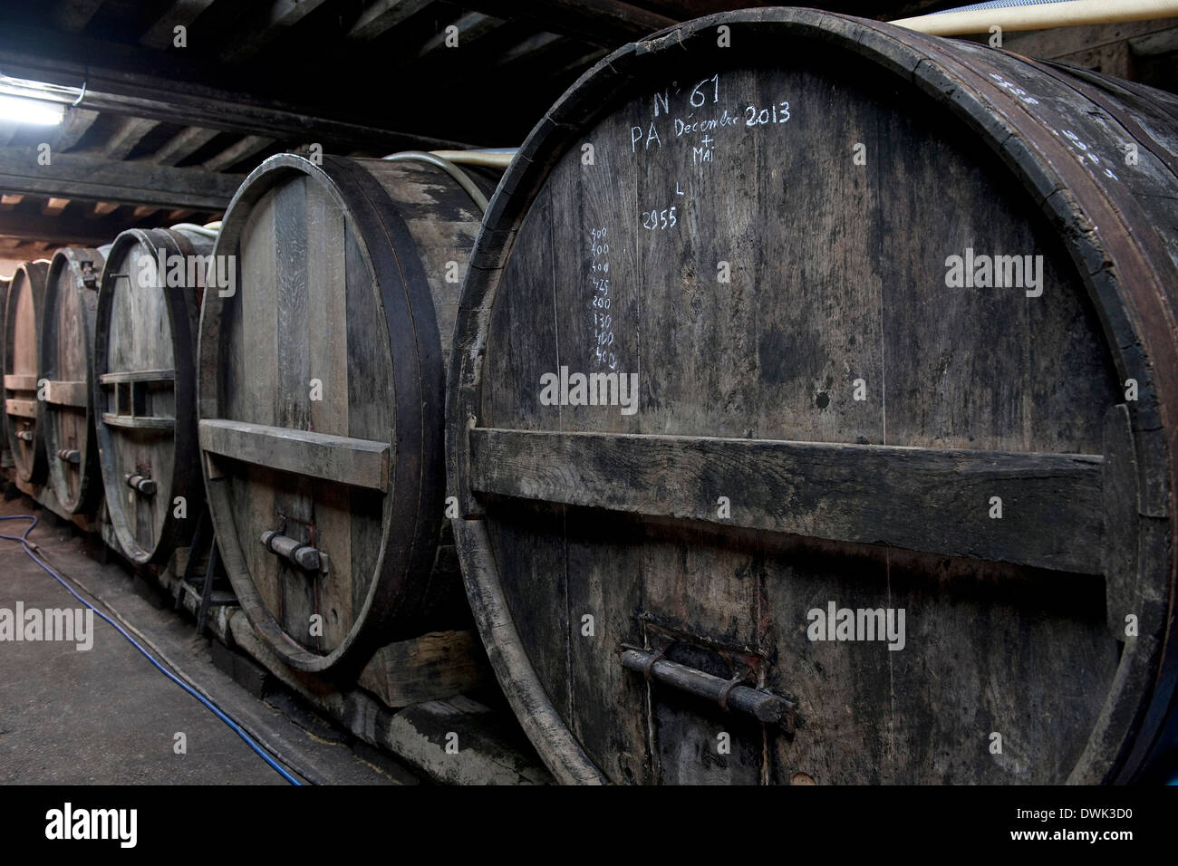 Large wooden barrels hi-res stock photography and images - Alamy