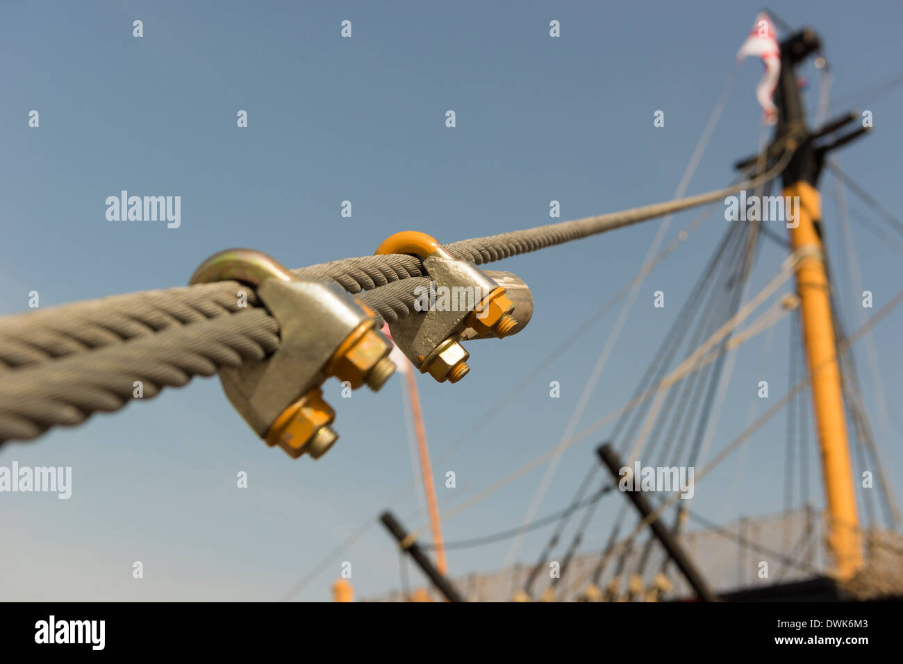 Straining cables hi-res stock photography and images - Alamy