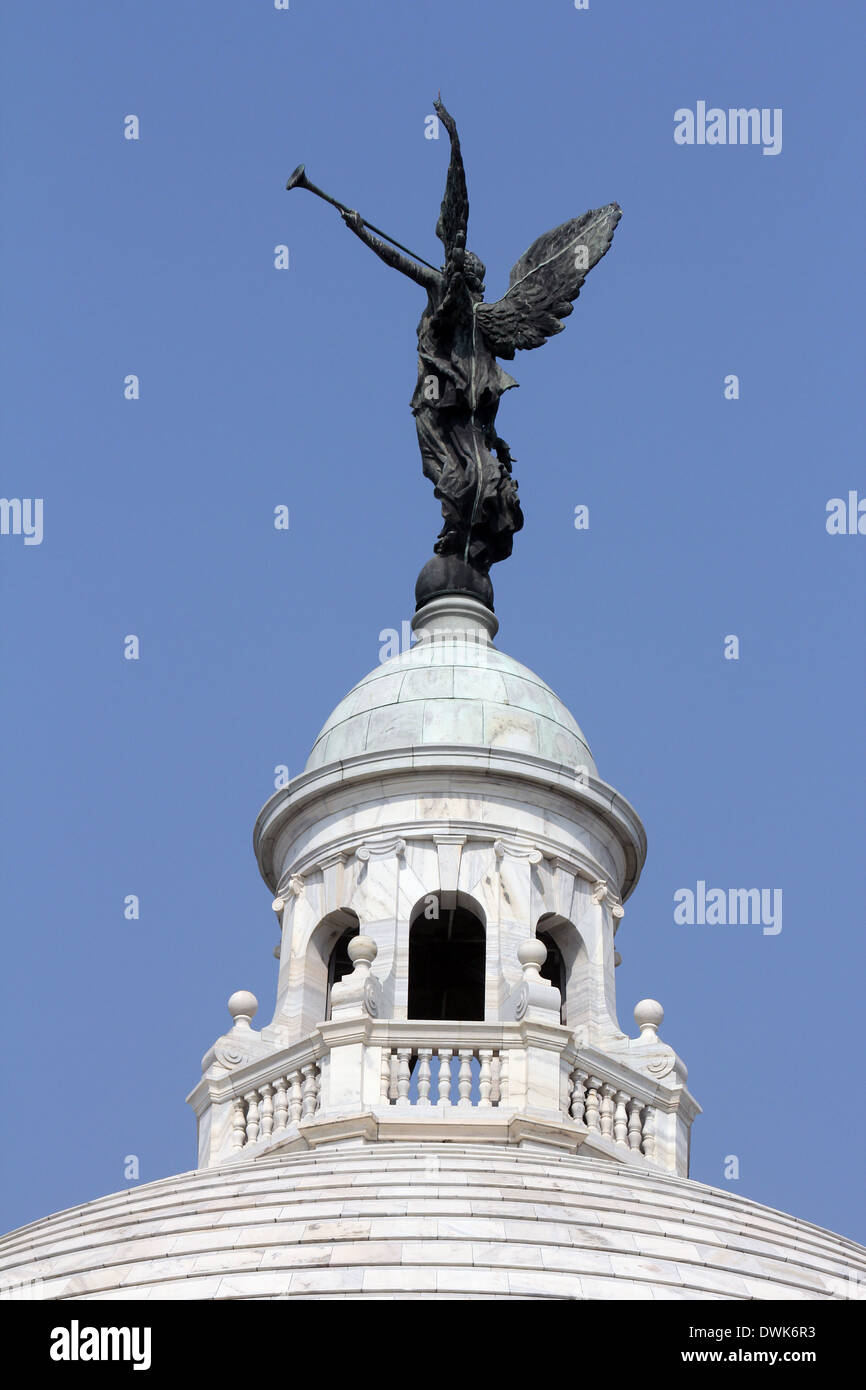 Victory statue dome hi-res stock photography and images - Alamy