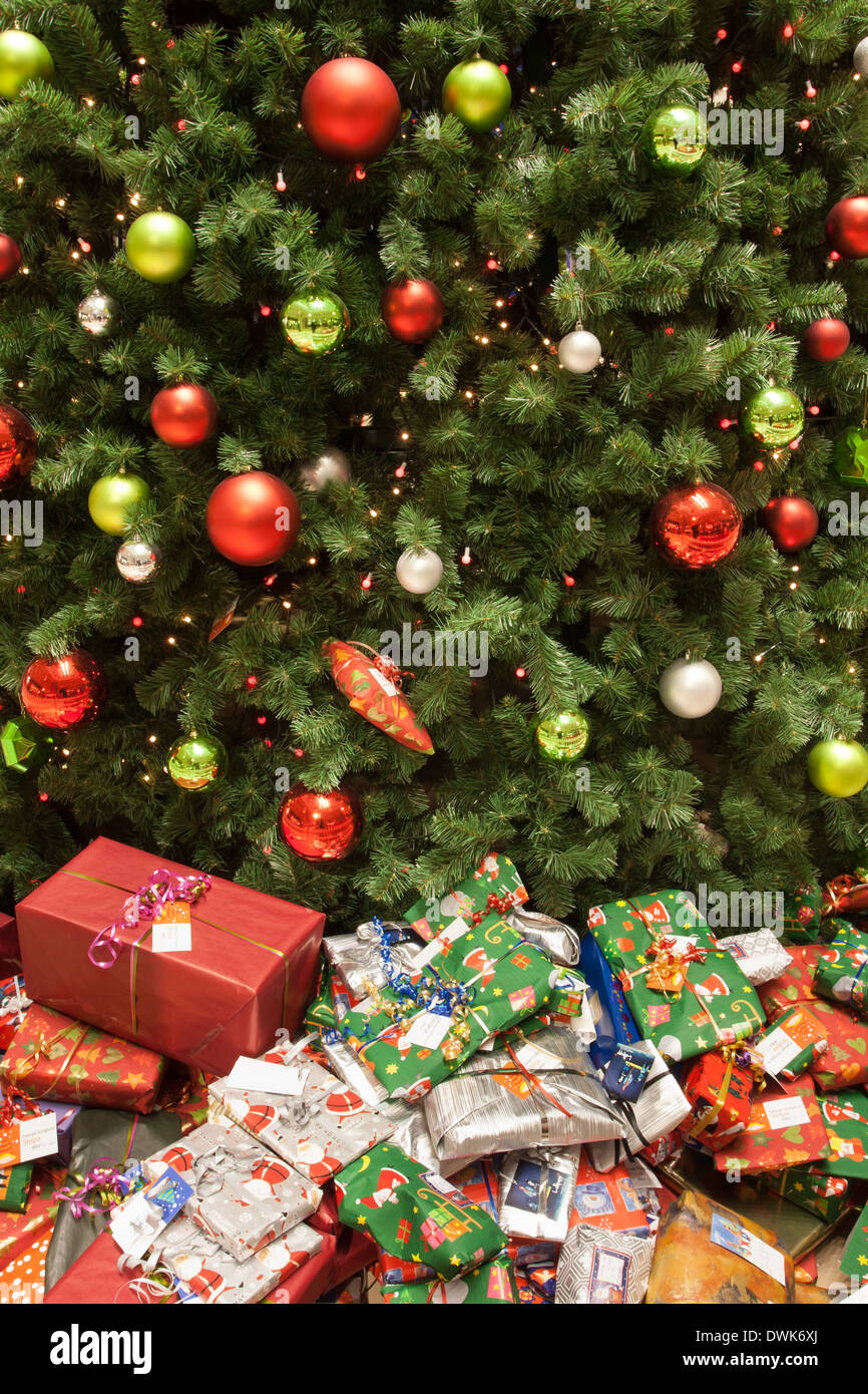 Presents under the christmas tree Stock Photo - Alamy