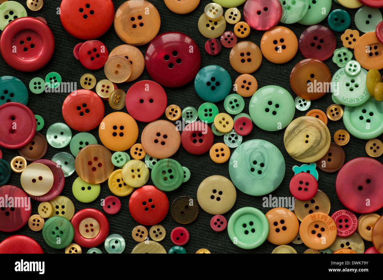 Green an yellow buttons hi-res stock photography and images - Alamy