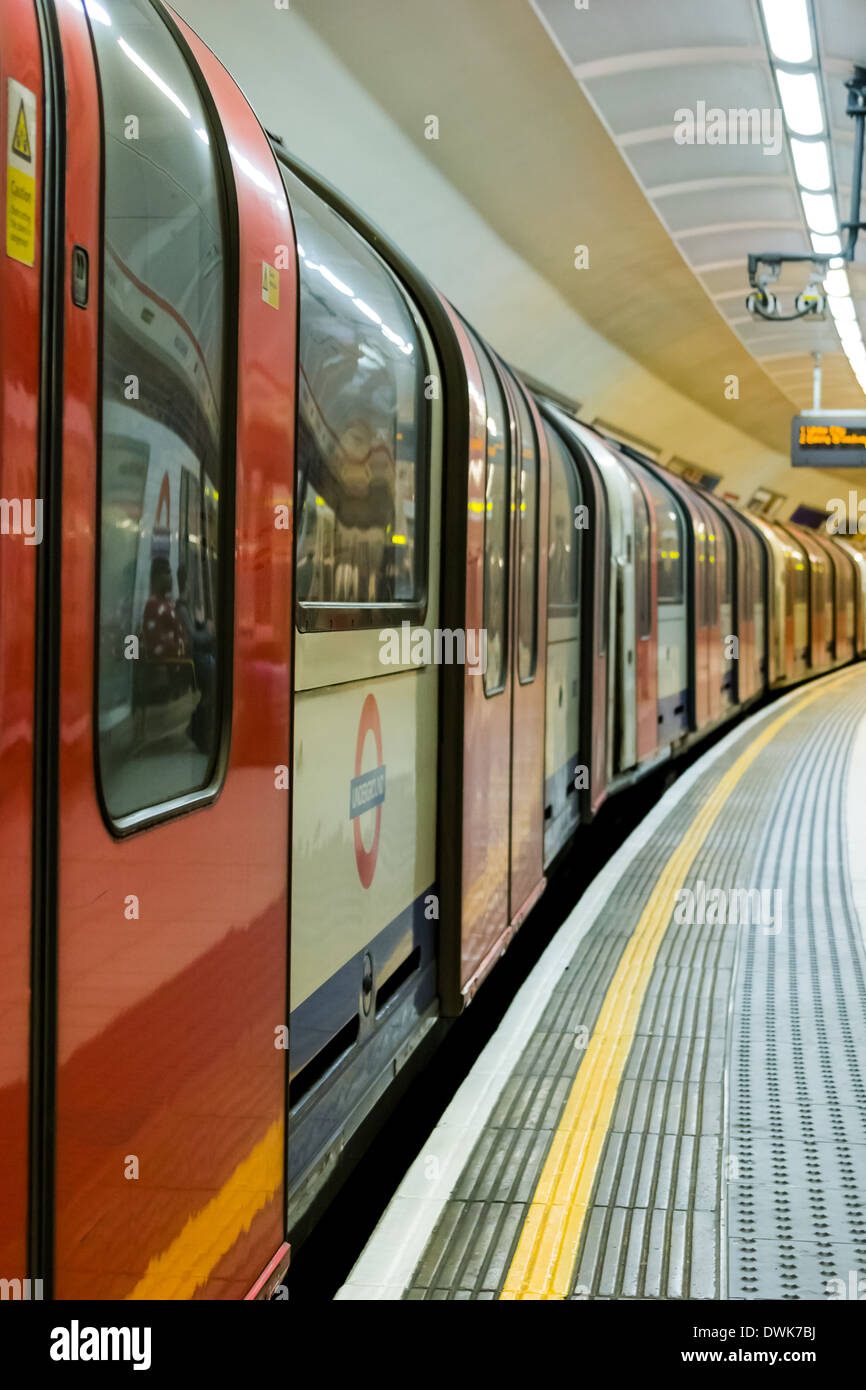 London underground train hi-res stock photography and images - Alamy