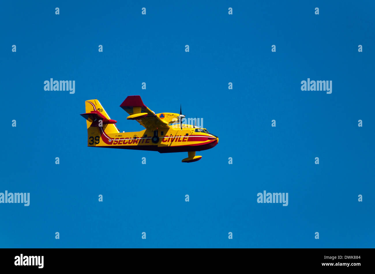 Hydroplane in water hi-res stock photography and images - Alamy