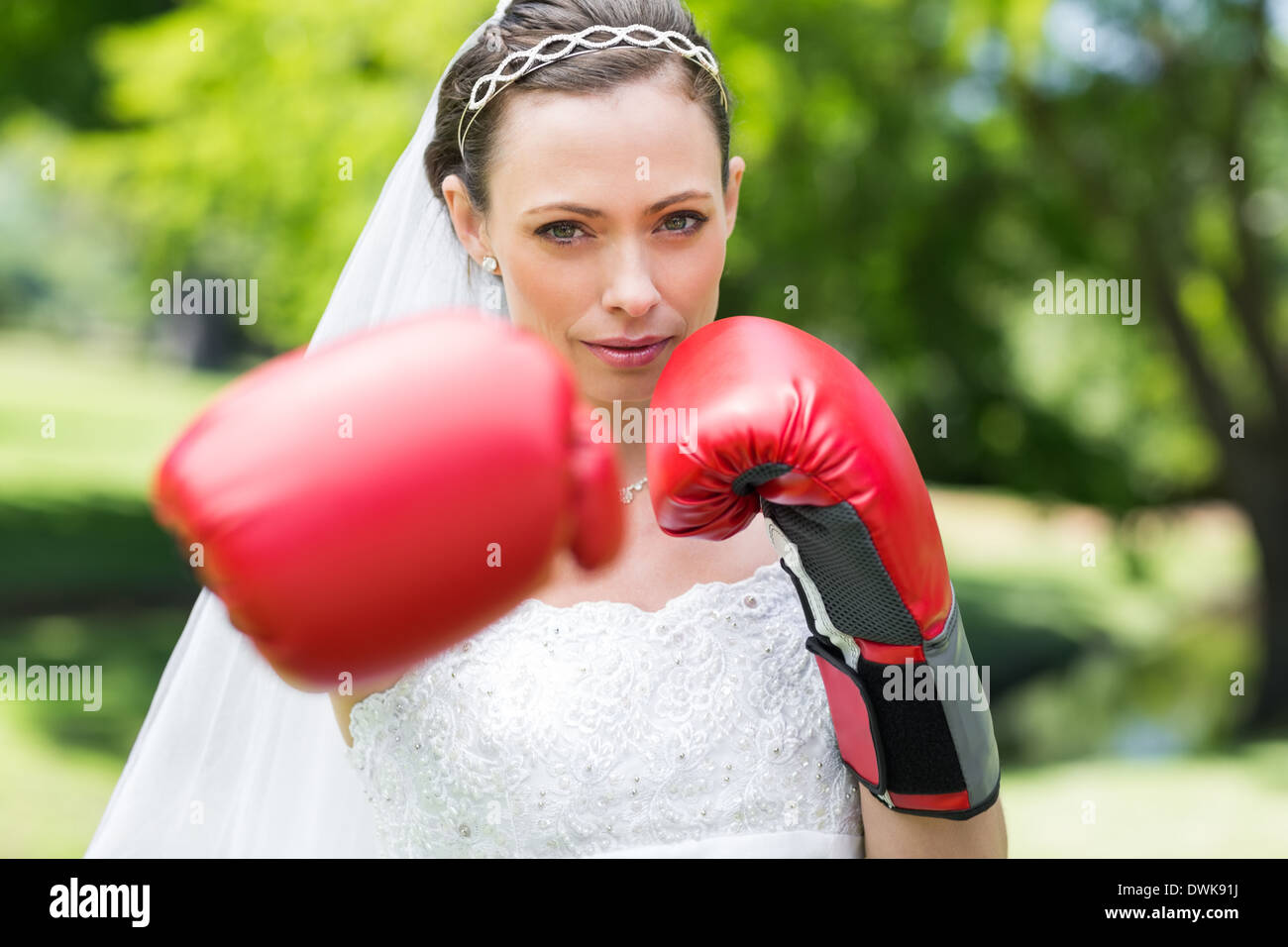 Boxing bride hi-res stock photography and images - Alamy