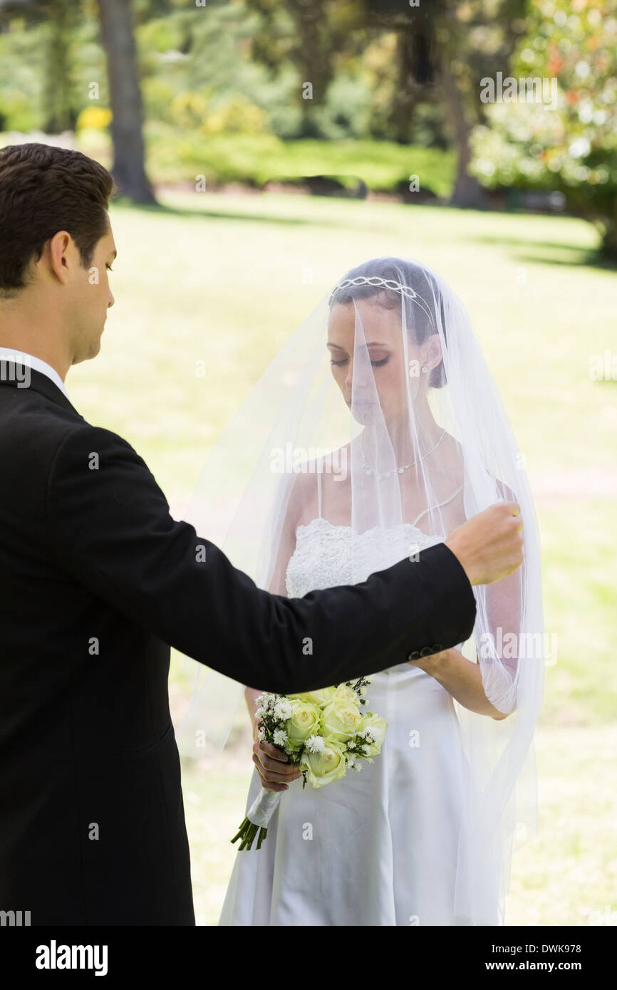 Groom lift veil bride hi-res stock photography and images - Alamy