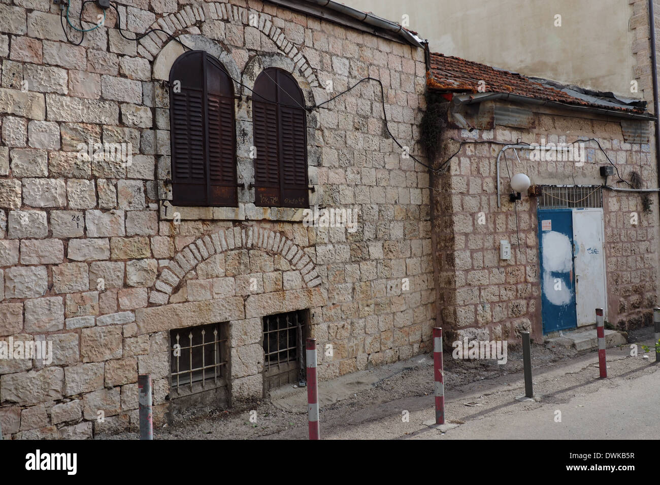 Jerusalem stone buildings with arched windows Stock Photo - Alamy