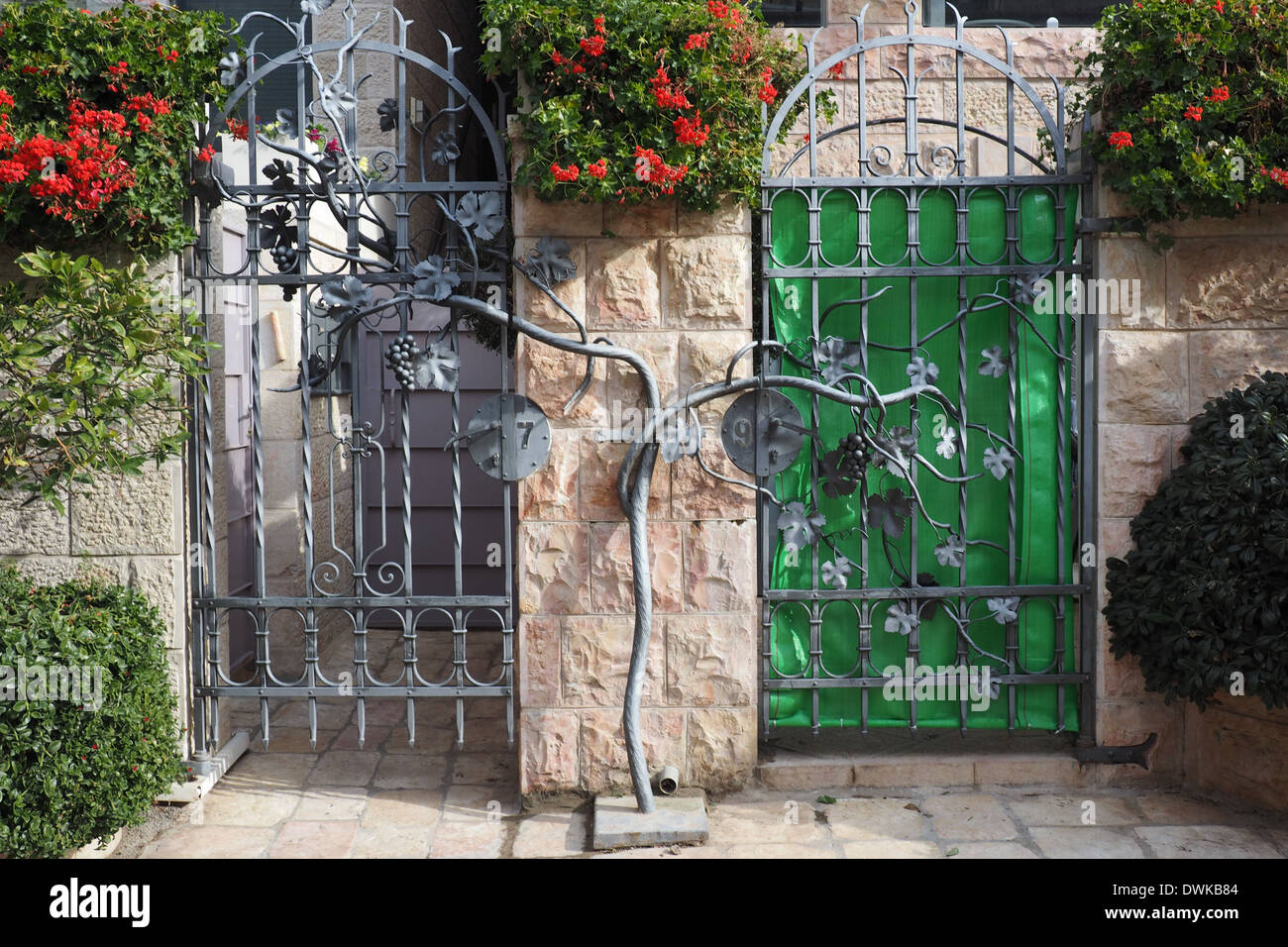 Ornate wrought iron gates hi-res stock photography and images - Alamy