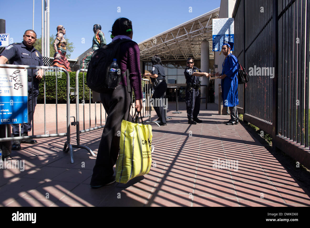 Cross border tijuana hi-res stock photography and images - Alamy