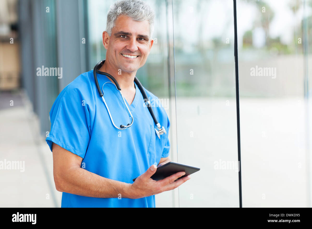 Computer in hospital hi-res stock photography and images - Alamy