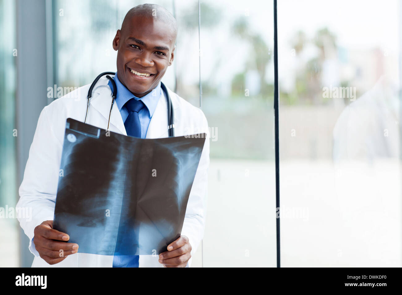 Black medical office worker hi-res stock photography and images - Alamy