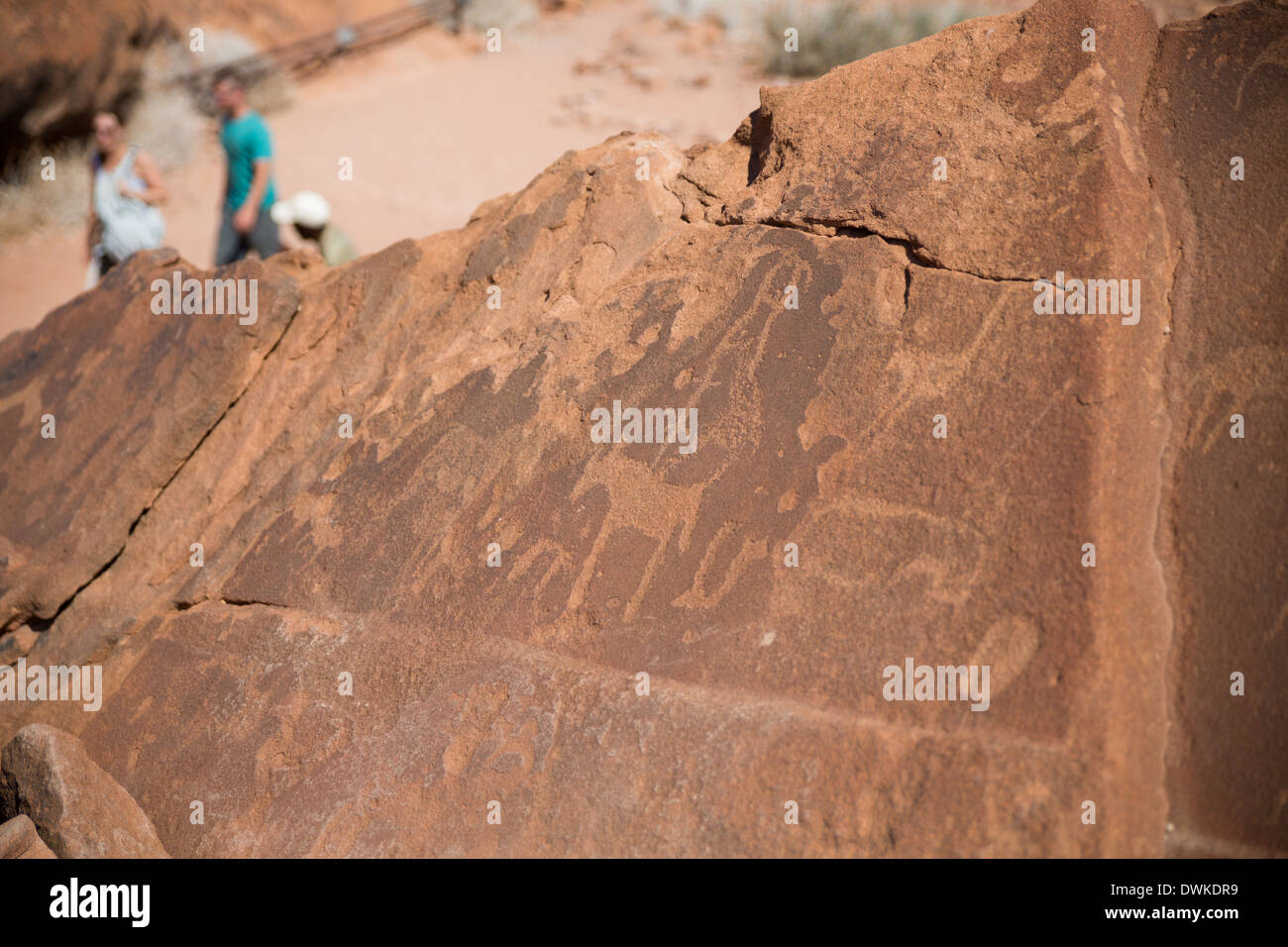 Lion engraving african art hi-res stock photography and images - Alamy