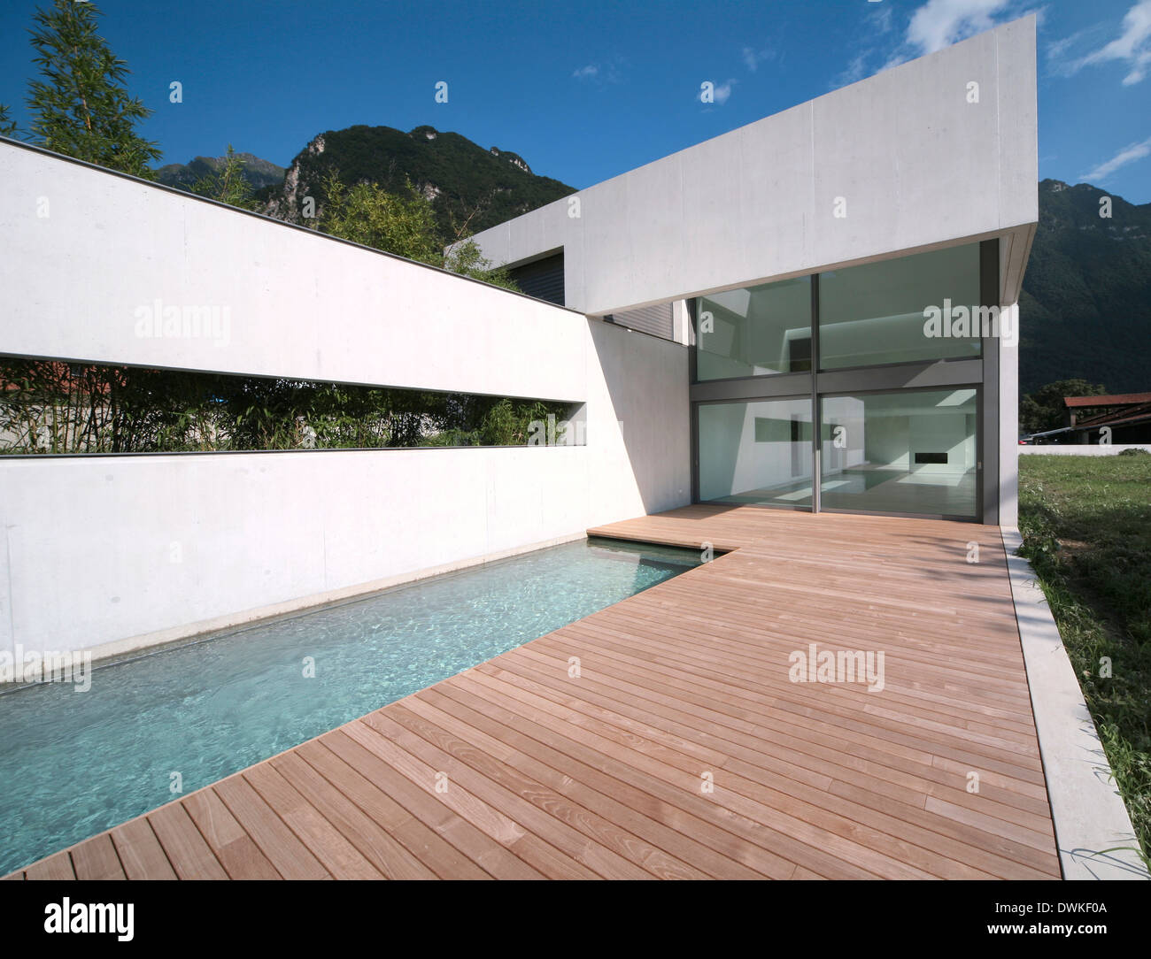 modern house with nice pool Stock Photo - Alamy