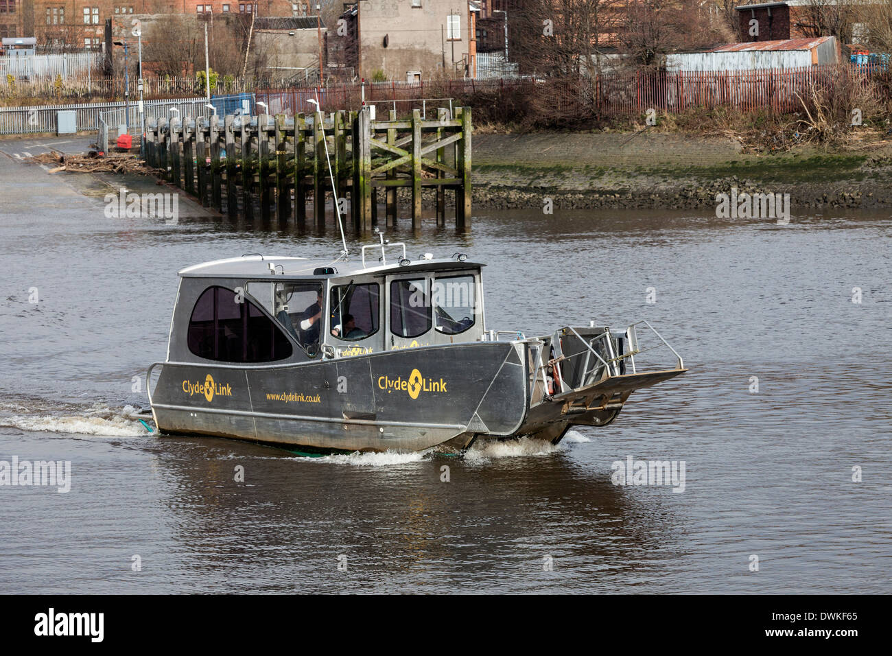 Renfrew yoker ferry hi-res stock photography and images - Alamy