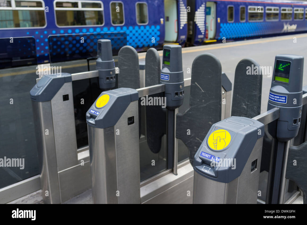 Uk train station ticket gate High Resolution Stock Photography and ...