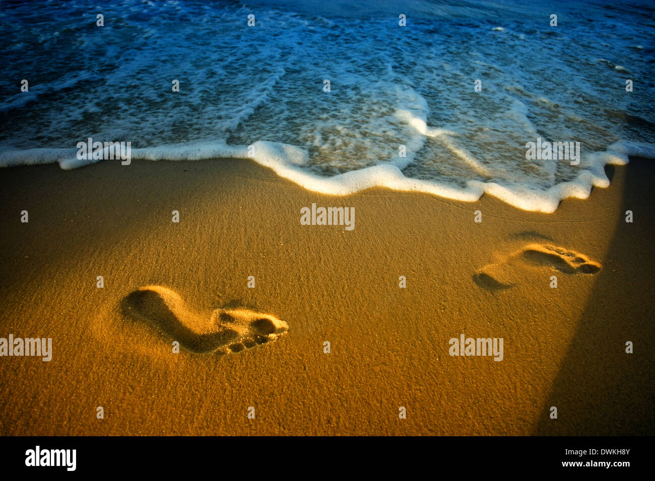 Footprints in the sand hi-res stock photography and images - Alamy