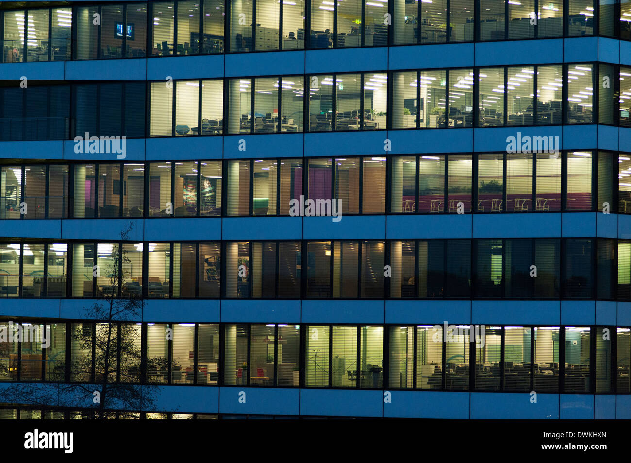 Uk office building at dawn hi-res stock photography and images - Alamy