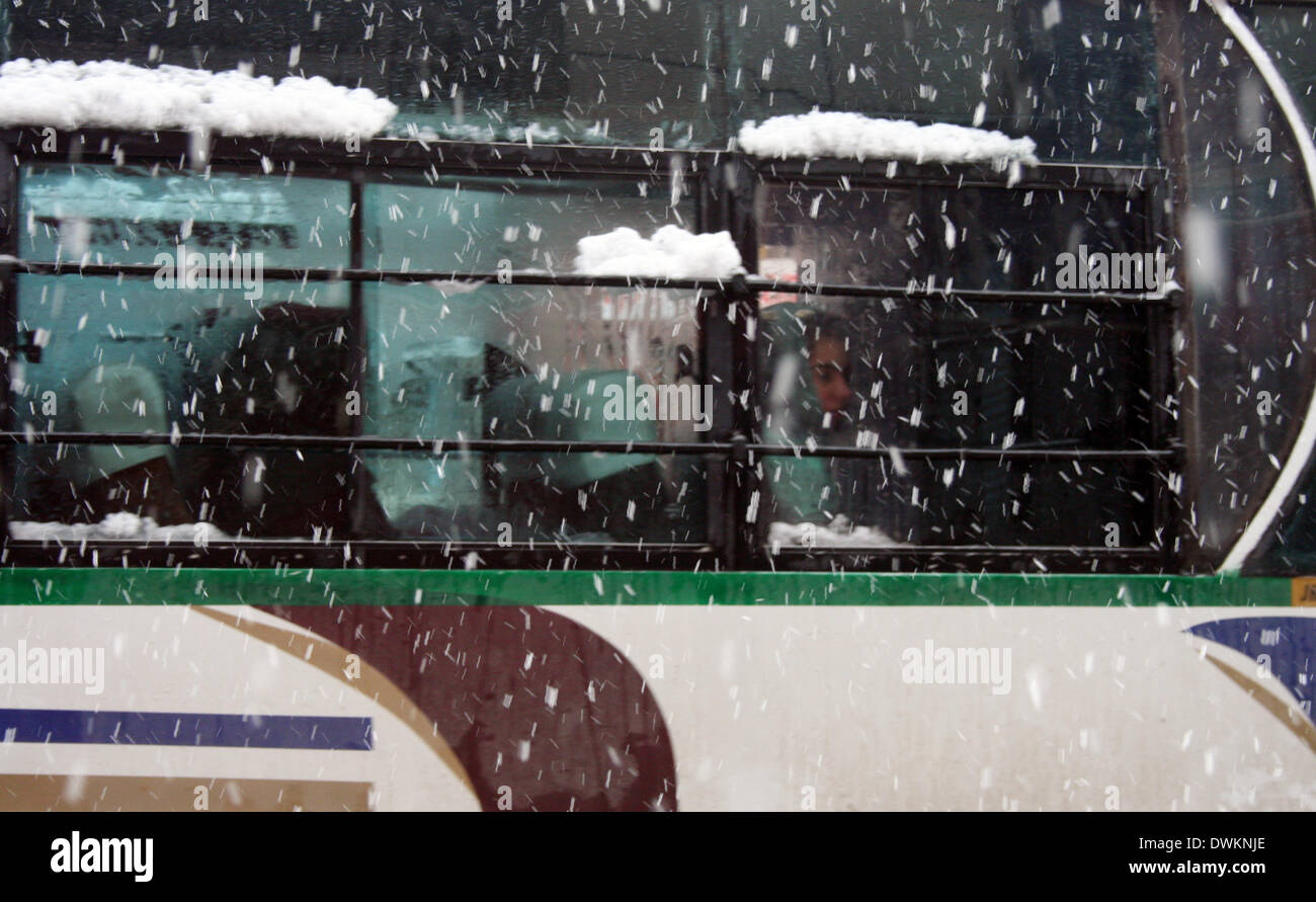 Srinagar kashmir india bus hi-res stock photography and images - Alamy