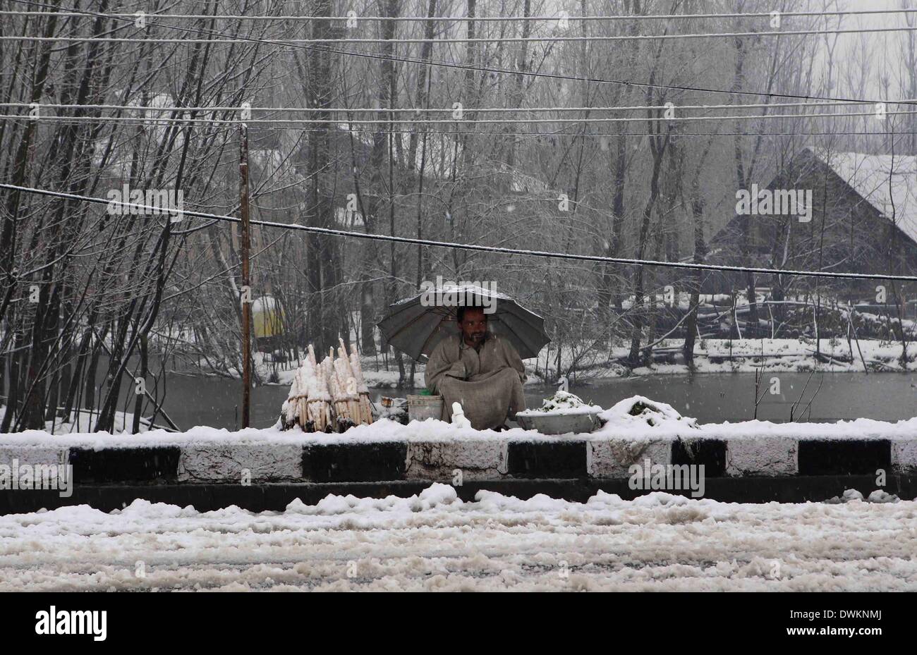 Snowfall srinagar kashmir india hi-res stock photography and images - Alamy
