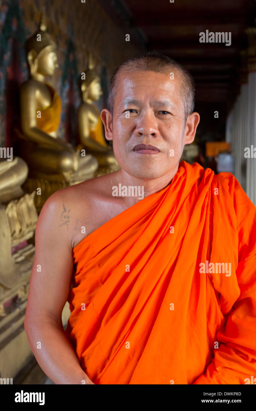 Bangkok buddhist wat hi-res stock photography and images - Alamy