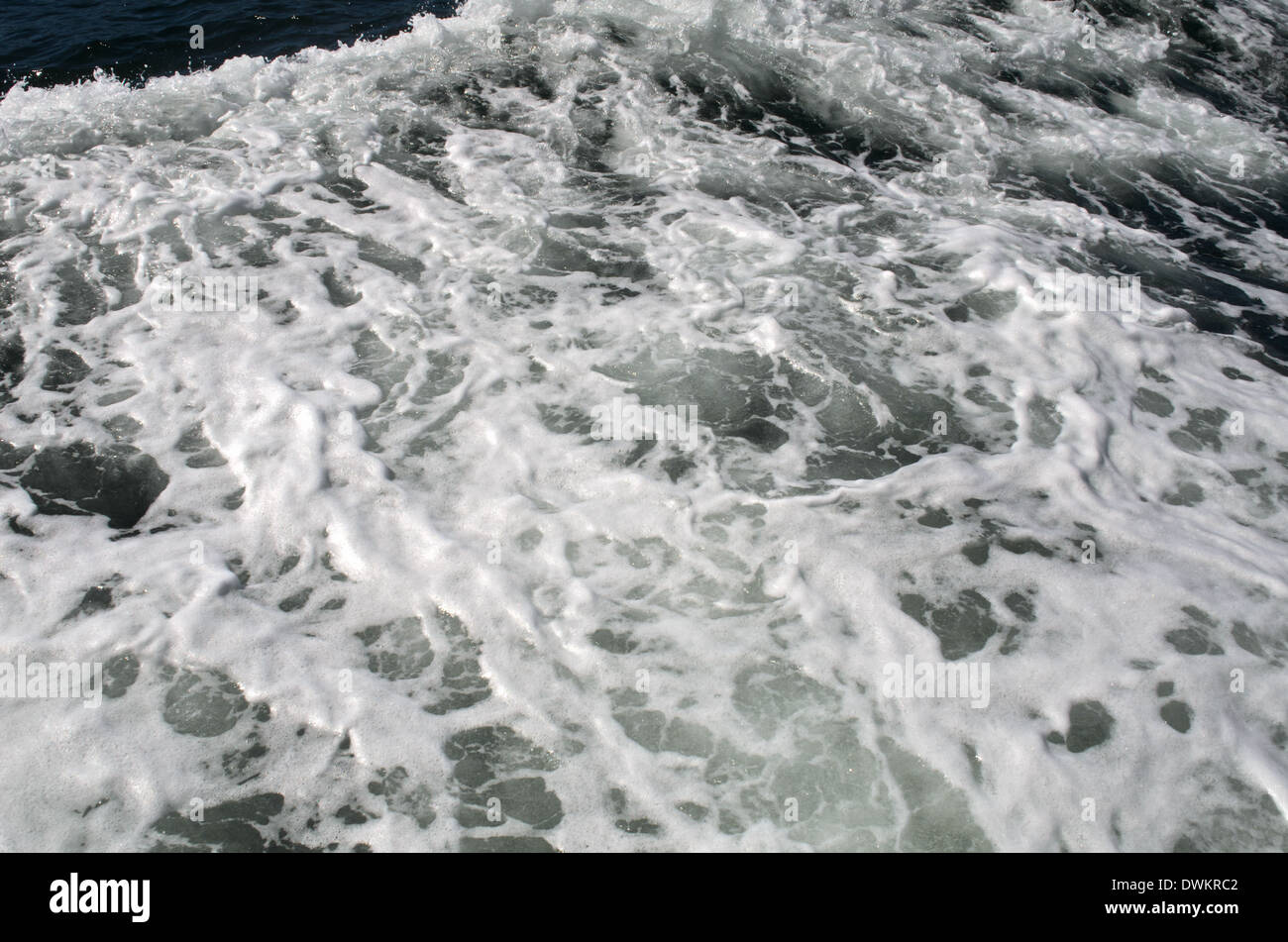 Ocean waves boat hi-res stock photography and images - Alamy
