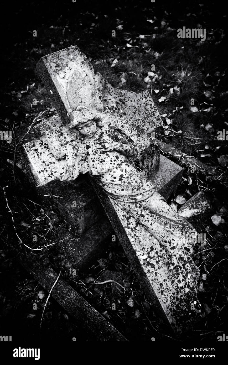 Broken angel hi-res stock photography and images - Alamy