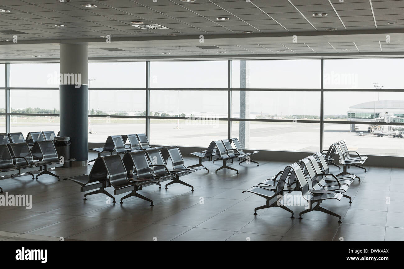 Empty airport and hi-res stock photography and images - Alamy