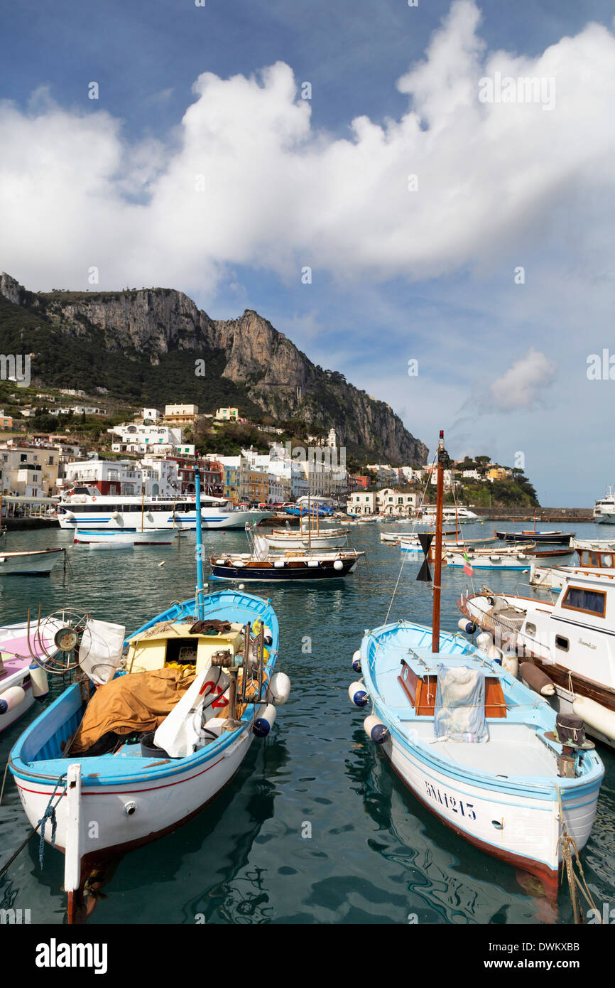 Traditional italian boats hi-res stock photography and images - Alamy