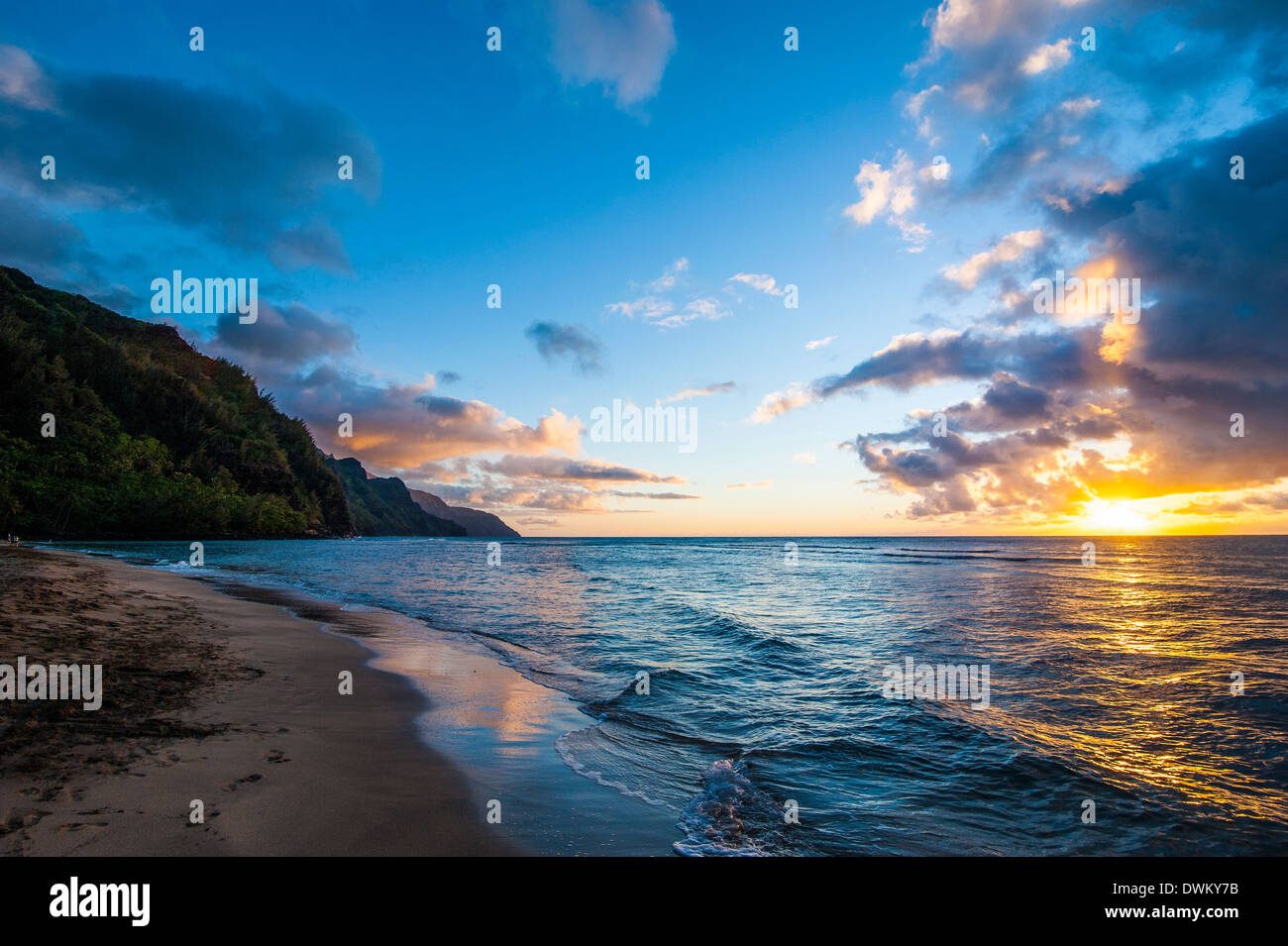 Kauai sunset hi-res stock photography and images - Alamy
