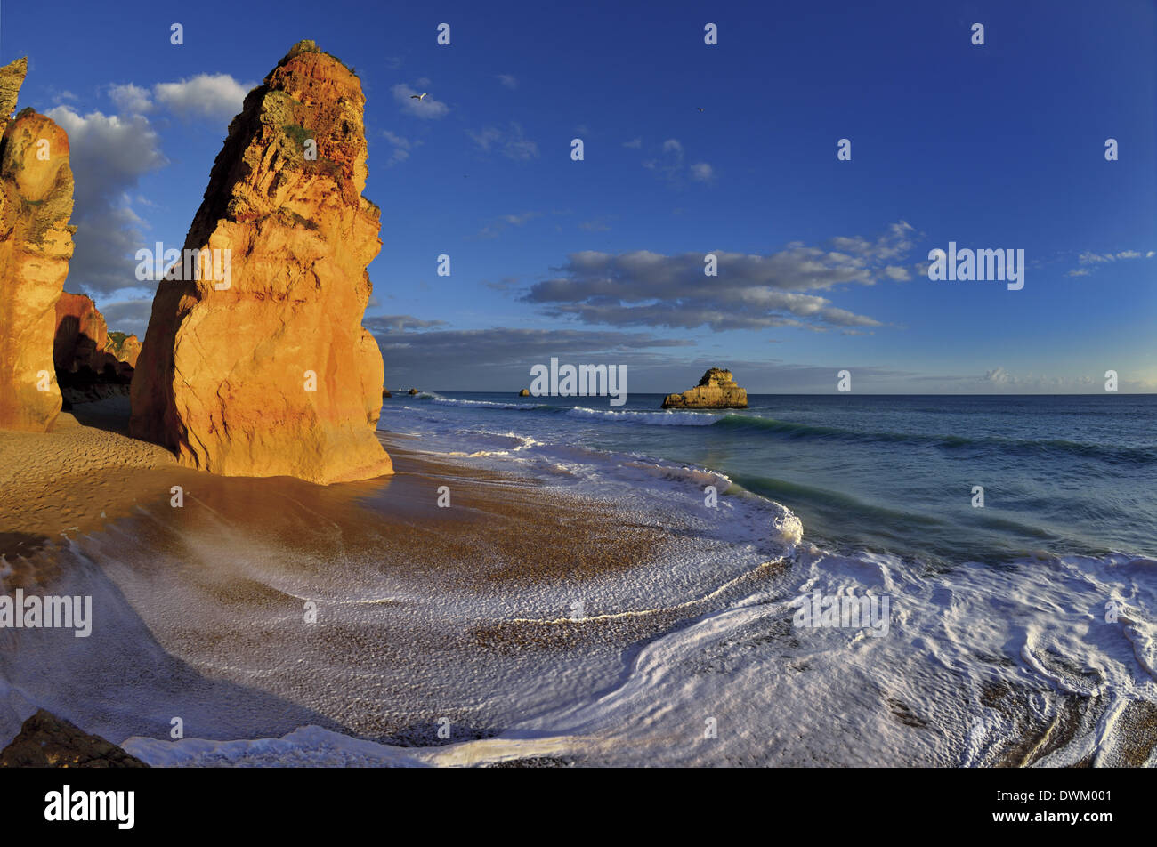 Portugal, Algarve, Portimao, Alvor, Praia do Vau, beach, sand, rocks ...
