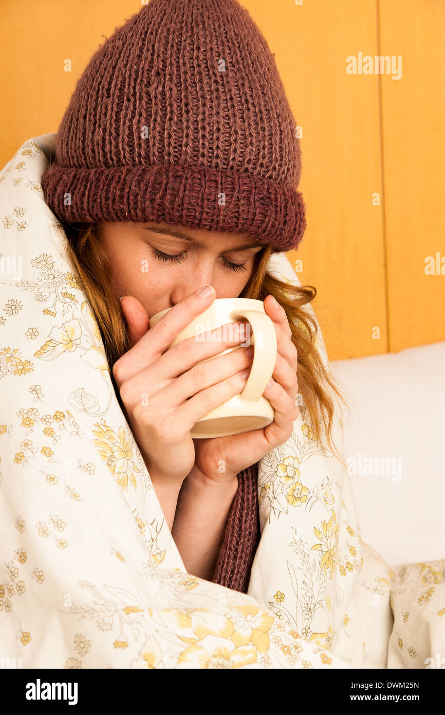 Freezing person blanket home hi-res stock photography and images - Alamy