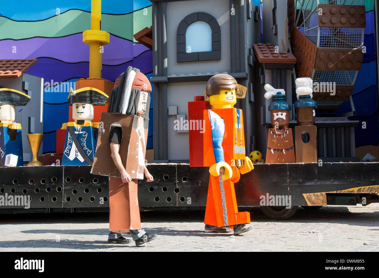 People dressed up as characters hi-res stock photography and images - Alamy