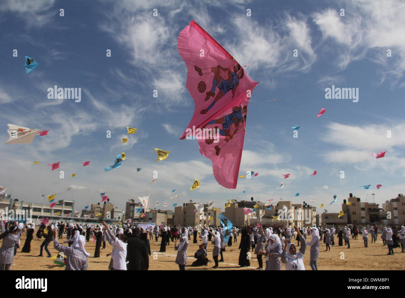 Gaza, Palestinian Territory. 11th Mar, 2014. Palestinian children fly ...