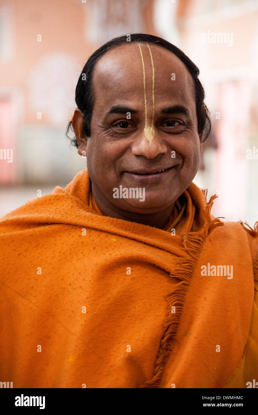 Jaipur, Rajasthan, India. Hindu Priest at the Govind Devji Hindu Temple ...
