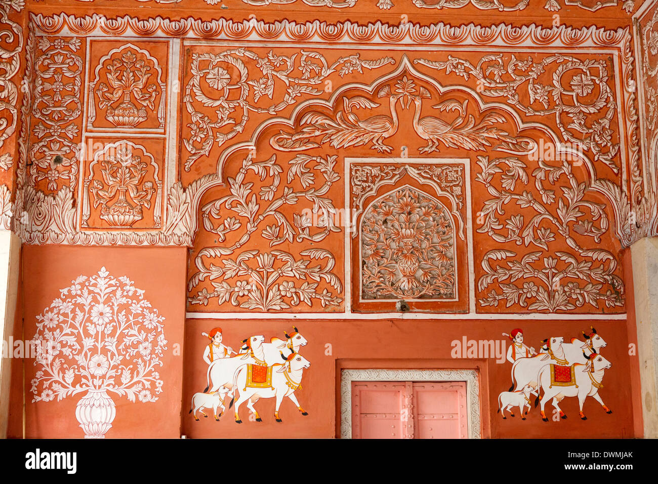 Hindu temple interior hi-res stock photography and images - Alamy