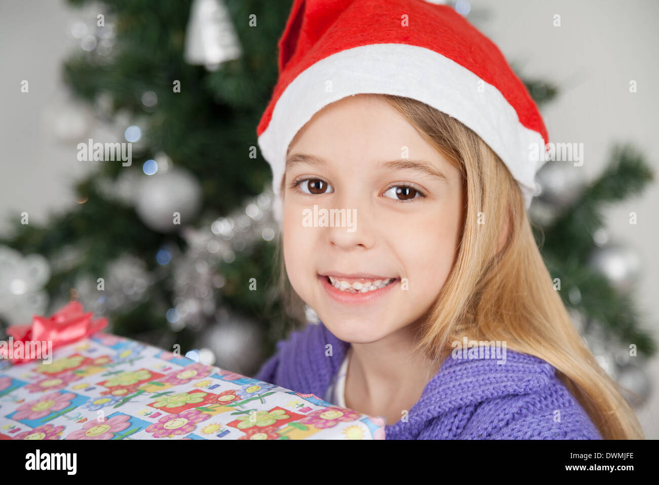Girl wearing santa hat hi-res stock photography and images - Alamy